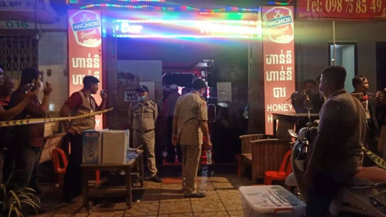 金边闹市酒吧暗含春色，8名女子涉嫌卖淫被捕 - TNAOT