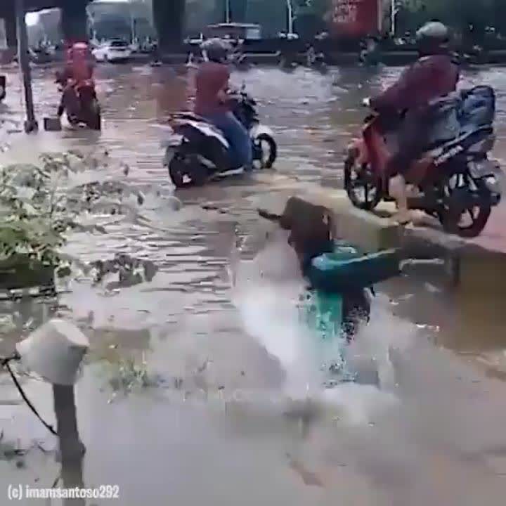 រវុលមើល Cr😍ភ្លេចមើលផ្លូវ😂😁 - TNAOT