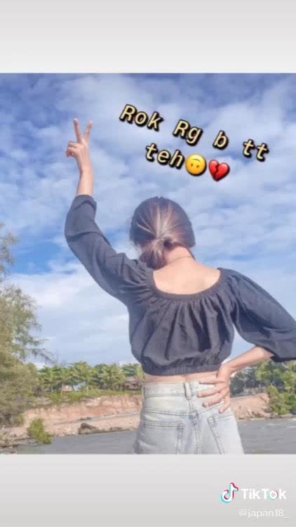 សូមកុំភ្លេចជួយចុច Like គ្នាម្តងម្នាក់ផង...ប៉ុណ្ណឹងមិនខាតនោះទេ...ចាំខ្ញុំជួយ Like ...