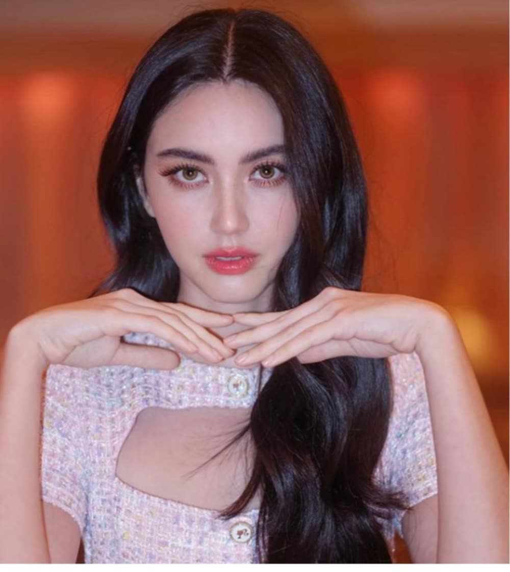 តារាស្រីជួរមុខរបស់ថៃនិយាយអំពីបទពិសោធន៍ការងារលើកដំបូងកាលប្រឡូកសិល្ប: - TNAOT