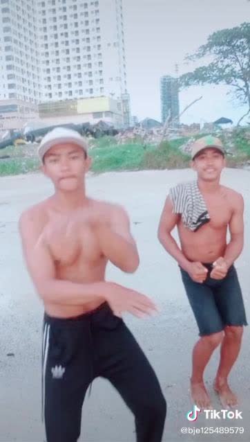 hi bro sis😘 - TNAOT