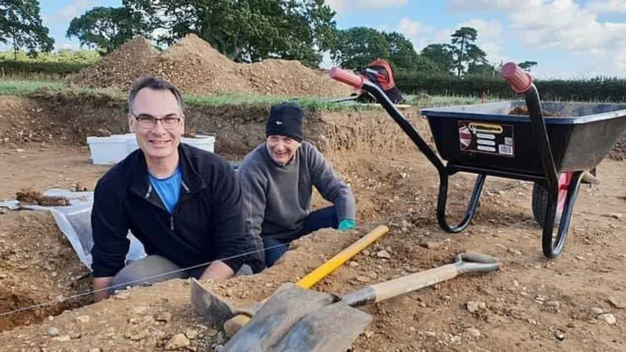 ភ័ស្តុតាងជំរុំថ្ម នាយុគសម័យថ្ម រួមទាំងឧបករណ៍ផ្លុំ និងអណ្តាតភ្លើង ...