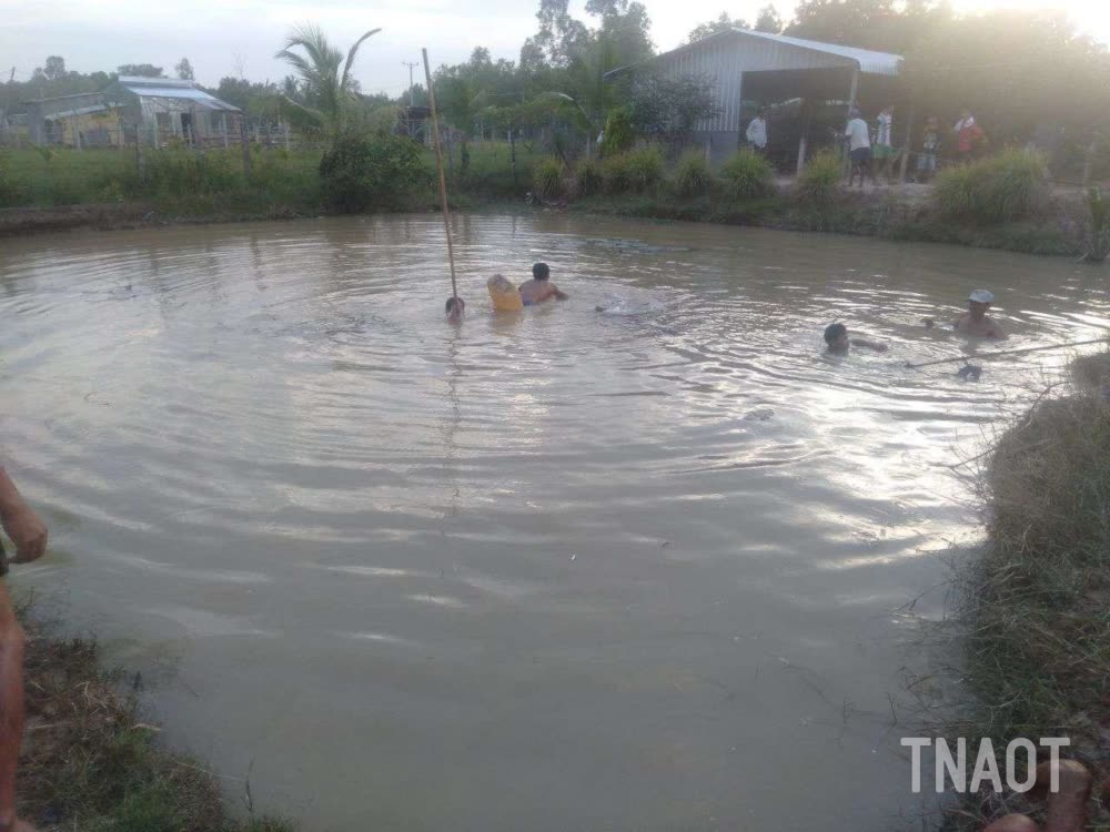 ផឹកស្រា រួចចុះដកប្រលិតទុកធ្វើម្ហូបពេលល្ងាចអកុសលលង់ទឹកស្លាប់ - TNAOT