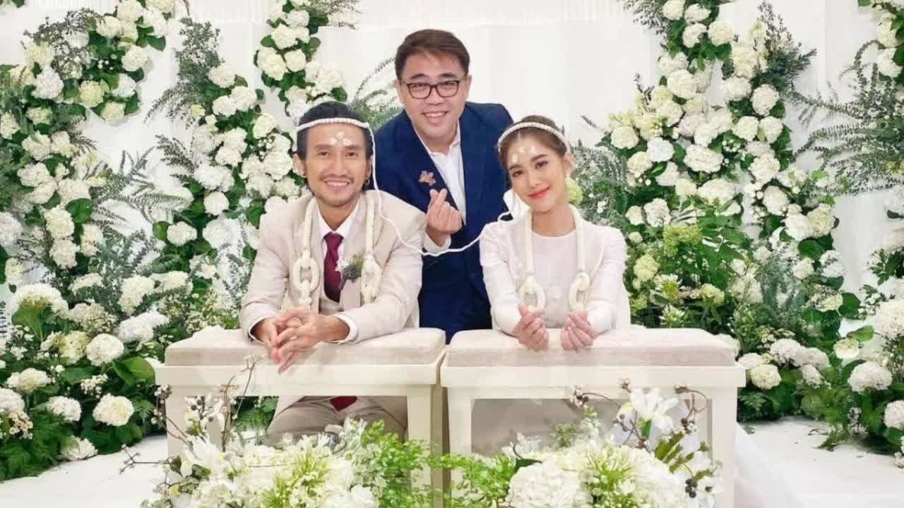 ភ្ញាក់ផ្អើលក្នុងថ្ងៃរៀបមង្គលការរបស់ Koy Rachwinជាមួយលោក Toon Artiwara - TNAOT