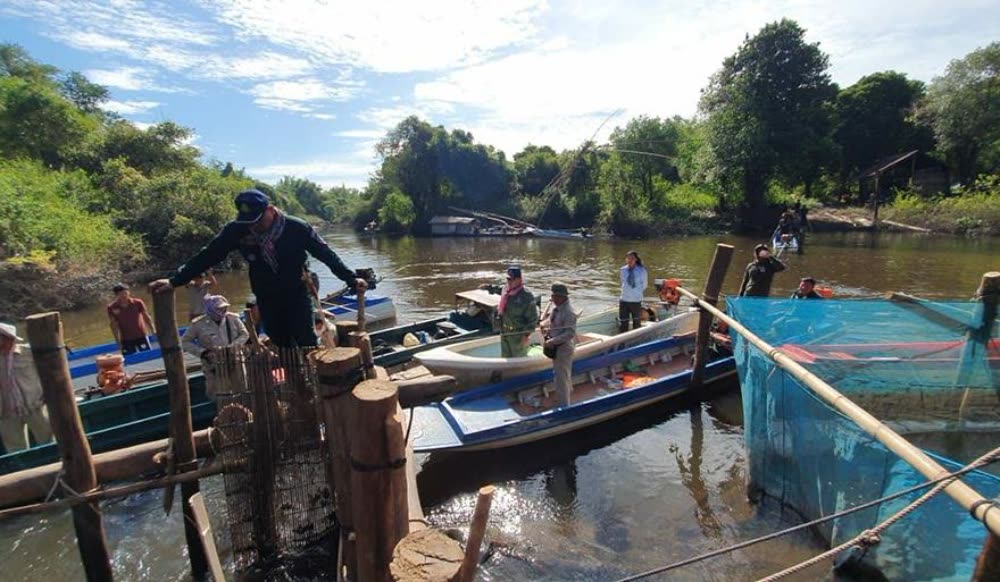 កម្ទេច របាំង ព្រែក ក្នុង អតីត ឡូតិ៍ នេសាទ លេខ 10 - TNAOT