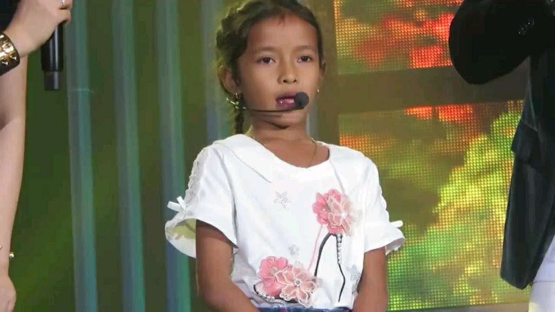 កុមារី អច្ឆរិយះ កម្ពុជា ជុំ ច័ន្ទស្រីនិច្ច អាយុ៨ឆ្នាំ បញ្ចេញសមត្ថភាព គិតលេខរហ័សជាងម៉ាស៊ីតគិតលេខ ...