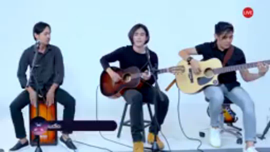 KAI - រដូវភ្លៀងធ្លាក់ - កែវ សារ៉ាត់ (Live Session) - TNAOT