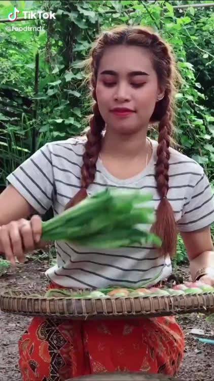 ស្អាតហើយពូកែទៀត - TNAOT