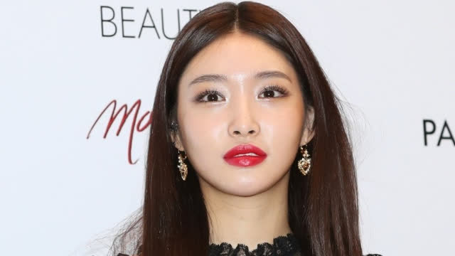 Kim Chung Ha ធ្វើតេស្ត៍វិជ្ជមានជំងឺកូវីដ-១៩ - TNAOT