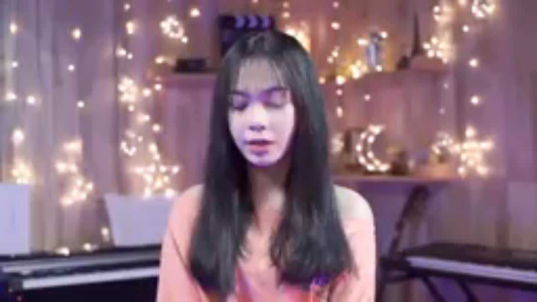 ទស្សនាវីដេអូស្រីស្អាតច្រៀង - TNAOT