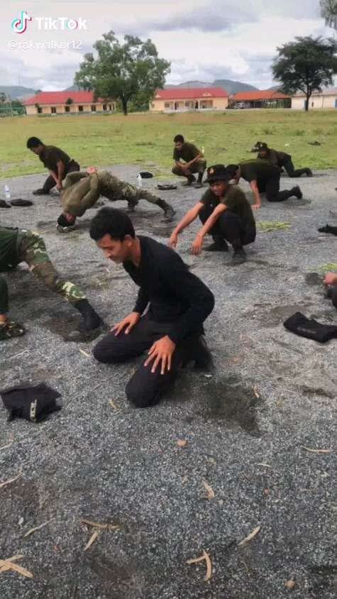 នៅហើយជីវិតជាទាហាន ..គ្នាបើអ្នកណារគេចង់អោយកូនគេមកស្រលាញ់ ទាហានដូចយើងទេត្រូវចាំទុកផង. - TNAOT