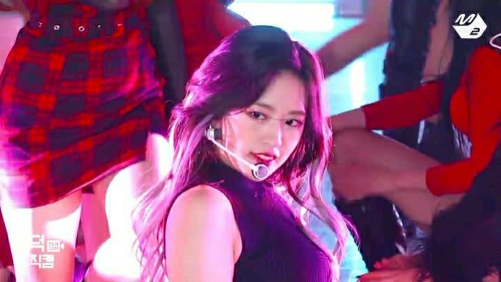 아이즈원 안유진 직캠 4K ‘Sequence’ (IZ*ONE Ahn Yujin FanCam) | @IZ*ONE One-reeler Premiere - TNAOT