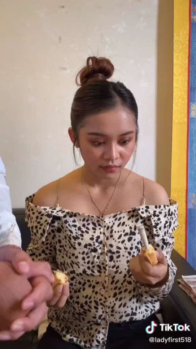 ប្តីសំឡាញ់បងលំបាកហើយ😂😂😂😂😂 - TNAOT