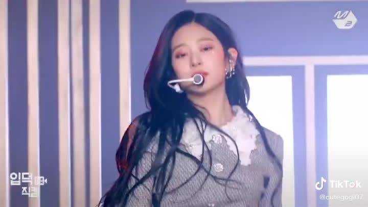 ស្អាតណាស់ពូកែរាំបងប្អូនជួយចុចមេដៃឱ្យម្នាក់មួយផងចាំខ្ញុំចូលសងវិញ - TNAOT