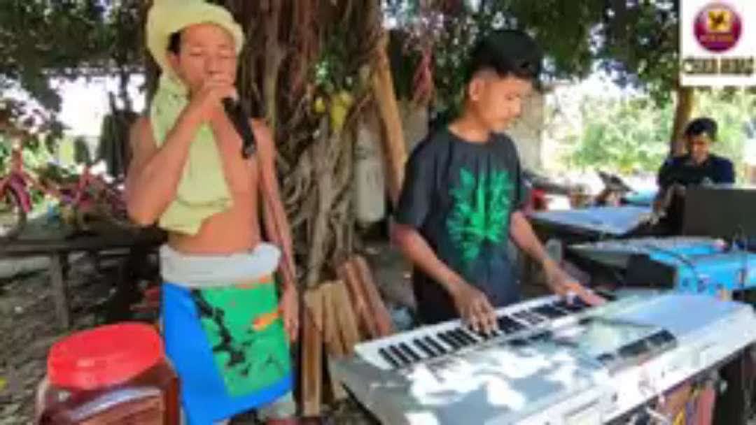 ទស្សនាកំសាន្តវីដេអូបទចម្រៀងក្រុមមន្ត្រីក្រោមដើមឈើដោយរីករាយ - TNAOT