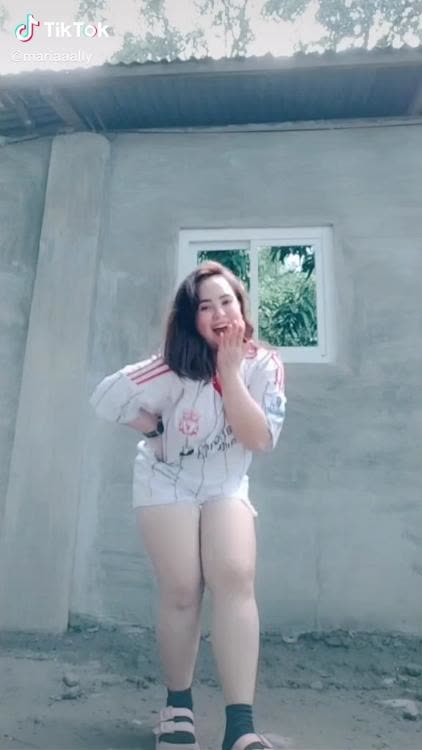 បងប្អូនមើលនារីម្នាក់នេះរាំឡូយមែន - TNAOT