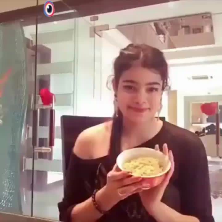 ស្អាតហើយថែមទាំងចេះវិធីឆ្ពិនភ្នែកទៀត - TNAOT